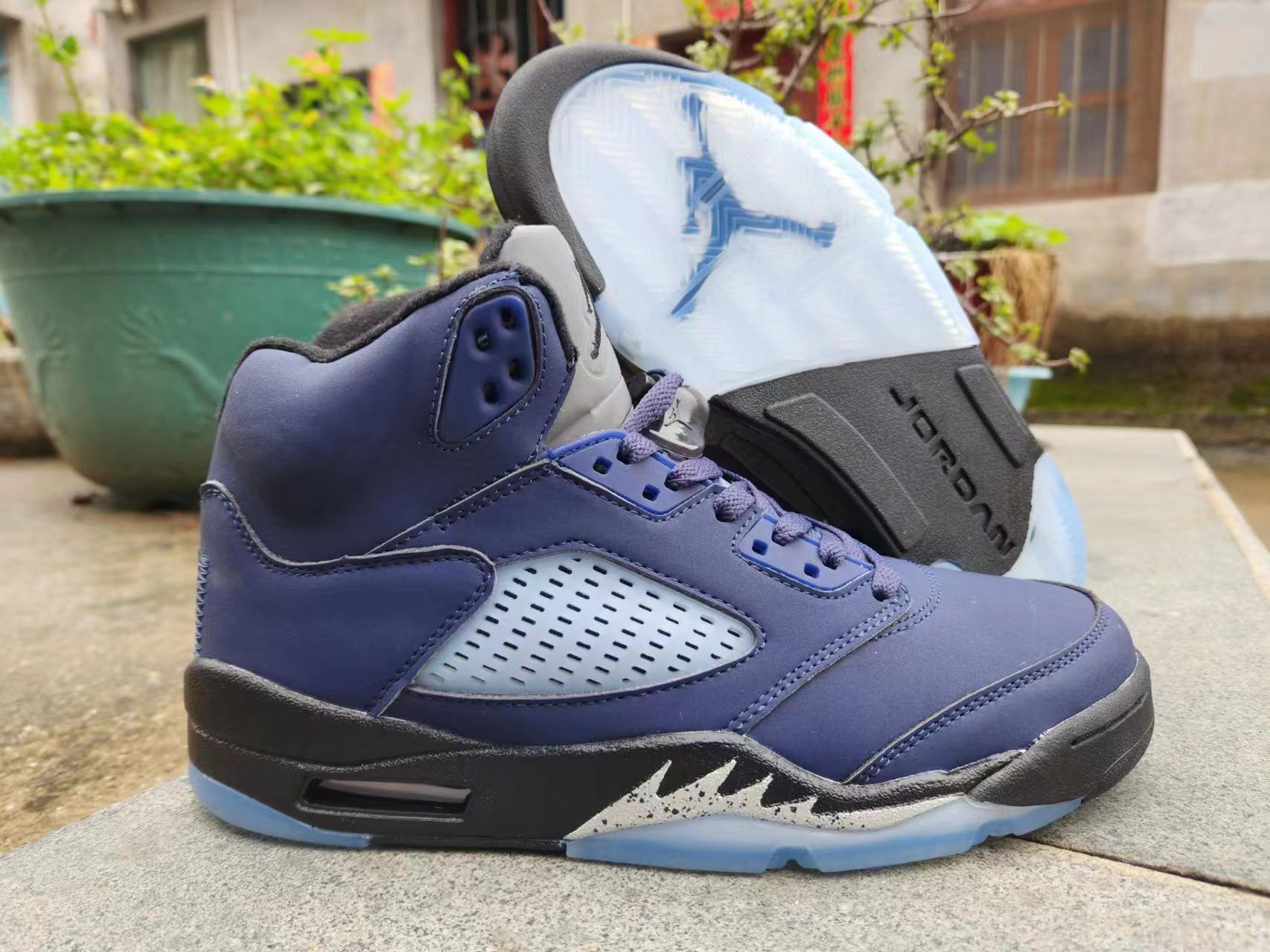 Air Jordan 5 – The Sole Line
